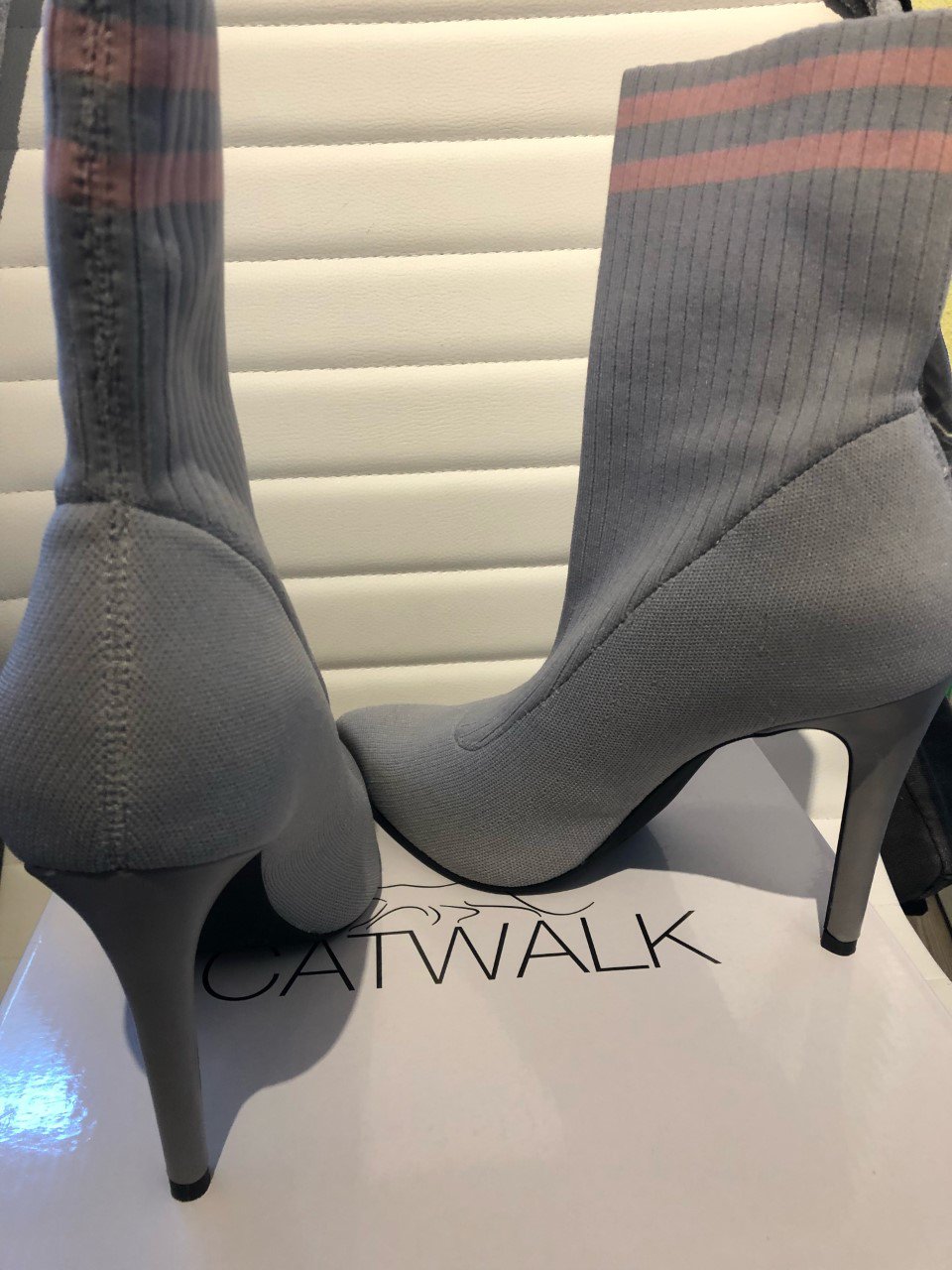 Catwalk (Deichmann) - NEU Socken Stiefeletten Hellgrau mit Rosa ...